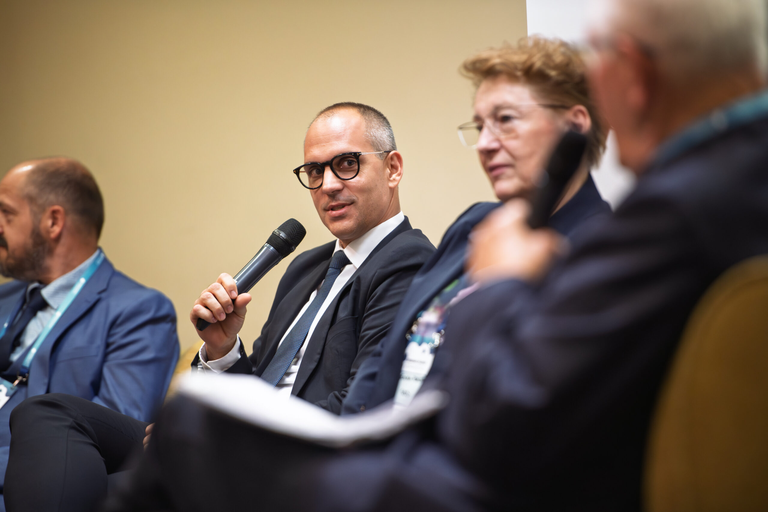 dr. Tadej Ostrc na zdravstvenem posvetu - Demokrati. Anžeta Logarja